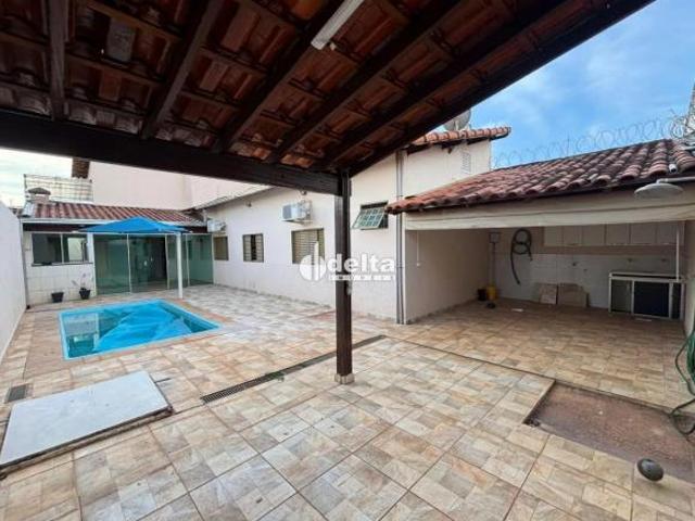 Casa disponível para locação no bairro Segismundo Pereira em Uberlândia MG