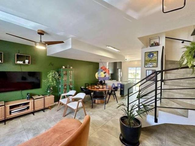 Casa disponível pra venda no Condomínio Villagio Viana, na Granja Viana/SP