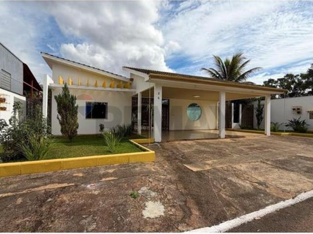 Casa dos Sonhos: 4 Quartos no Condomínio La Font
