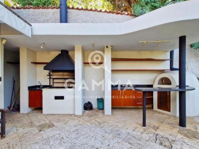 Casa dos sonhos à venda no Pacaembu com piscina e área gourmet!