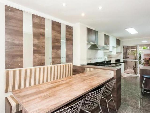 Casa dos sonhos de 460 m² com 3 quartos à venda em Portão
