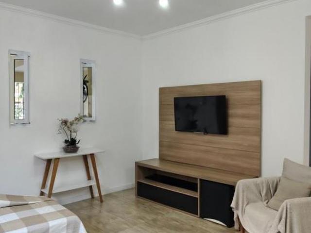 Casa dos Sonhos em Cotia: 3 Suítes, Escritório e Edícula