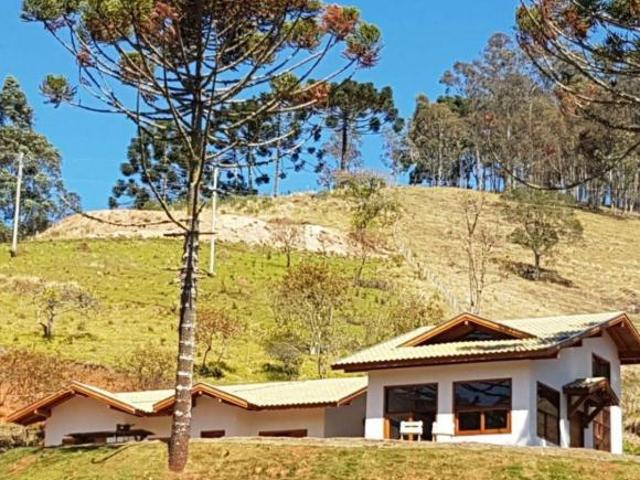 Casa dos sonhos em Gonçalves: Alto Padrão com Vista, Nascente, Riacho e Ótima Localização
