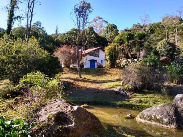Casa dos Sonhos em Gonçalves: Charme, Conforto, natureza, água e Ótima Localização