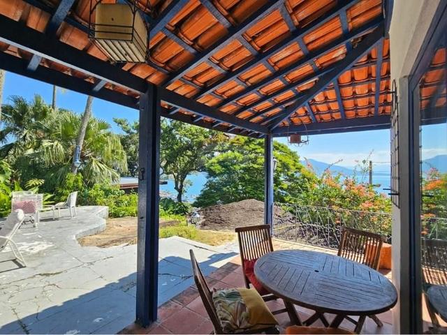 Casa dos Sonhos em Ilhabela: Sofisticação à Venda