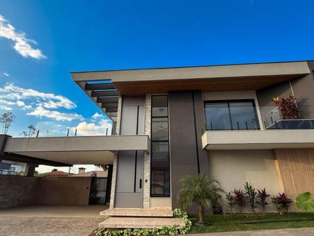 Casa dos sonhos no Jockey Club, Escriturada, 4 suítes com 410m2