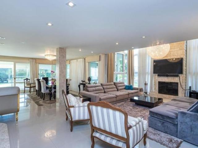 Casa dos sonhos no Terra Ville 4 suites, piscina, lareira, jardim e muito espaço para viver com qu