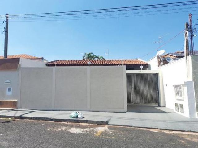 CASA EXCELENTE COM ÓTIMA LOCALIZAÇÃO