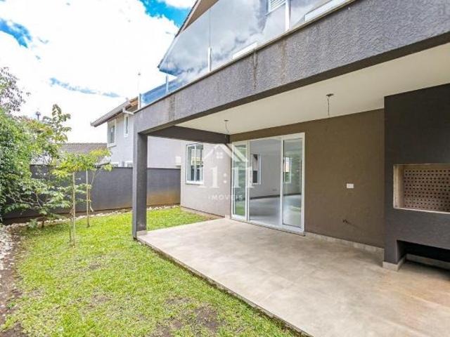 Casa excelente no Bairro Santa Felicidade Curitiba