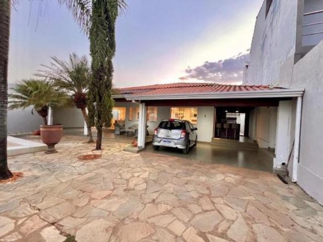 Casa Excelente, Reformada, 3 Quartos, Lazer Completo, Dentro de Condomínio, Lote de 800m², Édi
