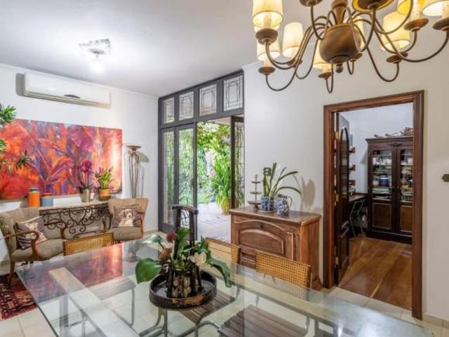 Casa excepcional com 4 quartos sendo 2 suítes Centro Três Lagoas / MS