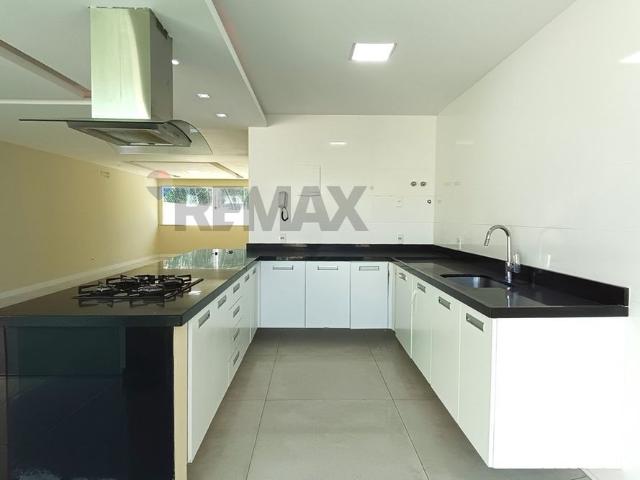 Casa Excepcional em Camboinhas: Preço Reduzido!