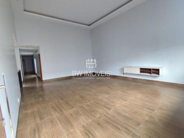 Casa exclusiva, 3 Q 1 suíte, 209 m² área construída, 360 m² terreno, Pq Santa Rita, sozinha no lote
