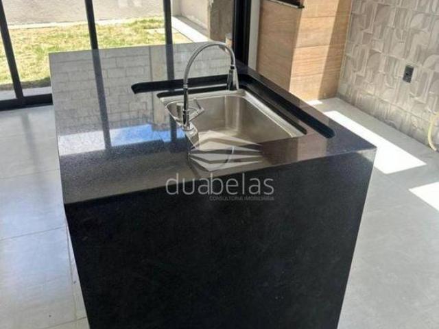 Casa Exclusiva à venda com Rooftop em Condomínio Fechado – Sofisticação e Conforto!