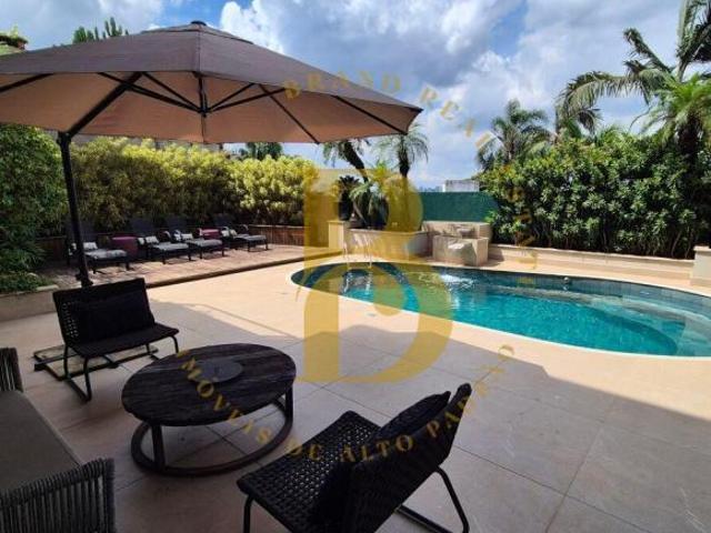 Casa exclusiva á venda de 508m², com 05 suítes e 08 vagas no Alto de Pinheiros