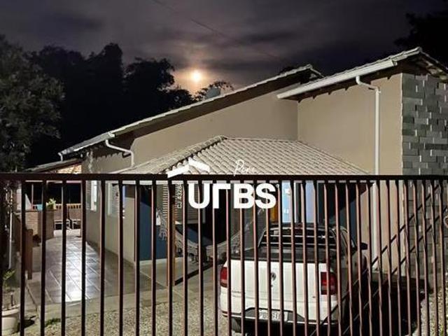 CASA EXCLUSIVA À VENDA EM PIRENÓPOLIS