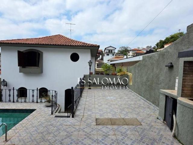 Casa Exclusiva com Piscina e 5 Vagas na Vila Romana