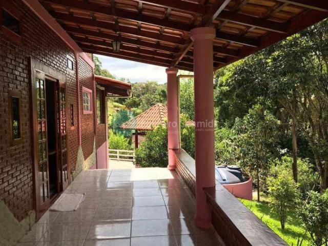 Casa Exclusiva com Vista e Estilo