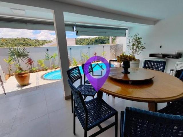 Casa exclusiva de 188m² nas Colinas de Santa Bárbara, Pouso Alegre. 3 dormitórios, suíte com hidroma