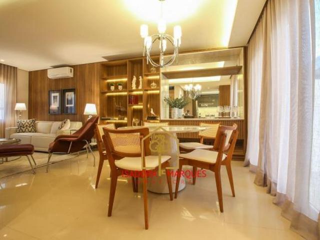 Casa Exclusiva de Alto Padrão em Condomínio Fechado
