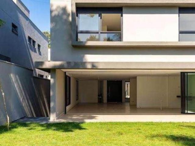 Casa Exclusiva em Condomínio na Chácara Santo Antonio