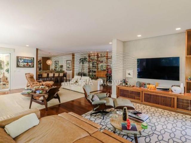 Casa exclusiva em condomínio fechado, com conforto e segurança !
