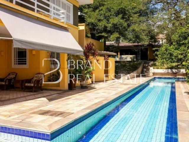 Casa exclusiva em Condomínio fechado na Chacara Monte alegre. 953m², 5 suítes, 5 vagas