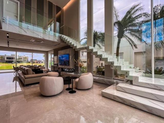 Casa exclusiva, Impecável e modernizada Reserva das Águas