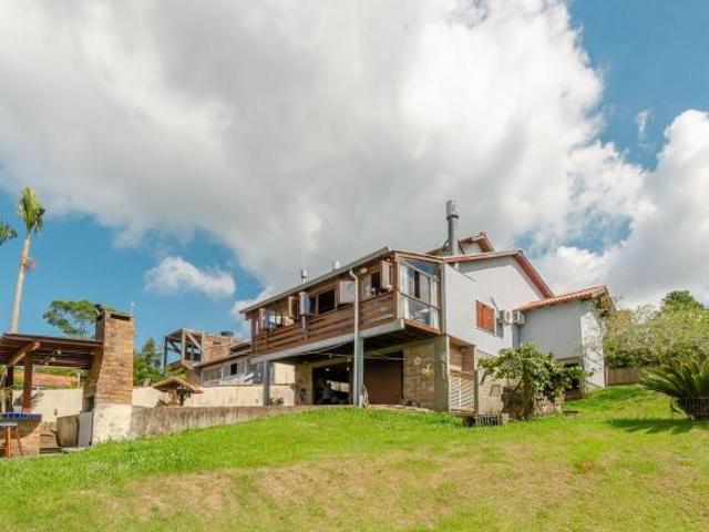 Casa Exclusiva na Zona Sul com Vista Panorâmica, Piscina e Poço Artesiano!