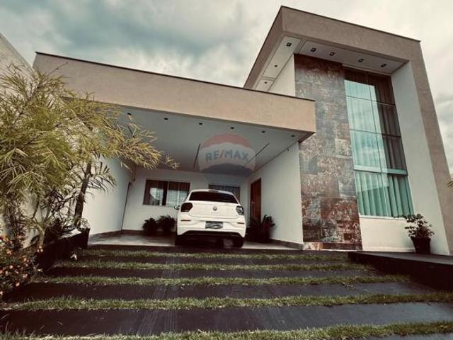 Casa Exclusiva no Cond. 110 Arniqueira 350m² Construídos, Pé Direito Duplo e Terraço