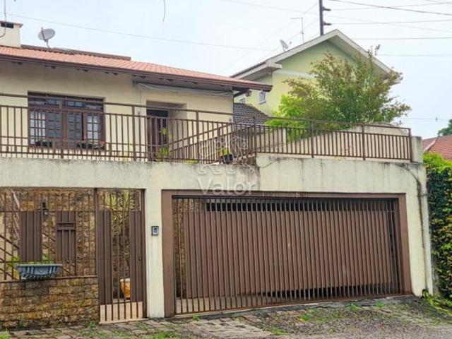 Casa Exclusiva no Mercês  4 Quartos, Lareira e Quintal