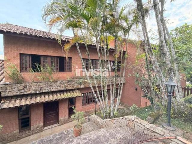 Casa exclusiva no Morro Santa Terezinha — natureza, privacidade e o charme de um refúgio único em Sa