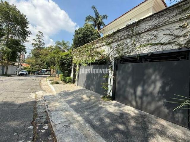 Casa Exclusiva no Pacaembu Pronta para Morar com Conforto, Sofisticação e Segurança