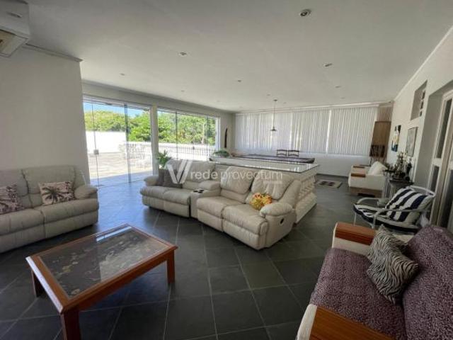 Casa exclusiva para venda no Jardim das Paineiras