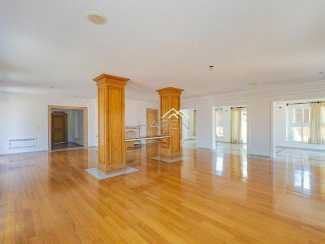 Casa exuberante com 4 suítes no Vista Alegre!