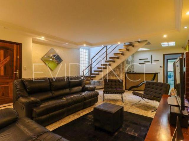 Casa exuberante nos Altos da Vila carrão com 440 m² e área gourmet