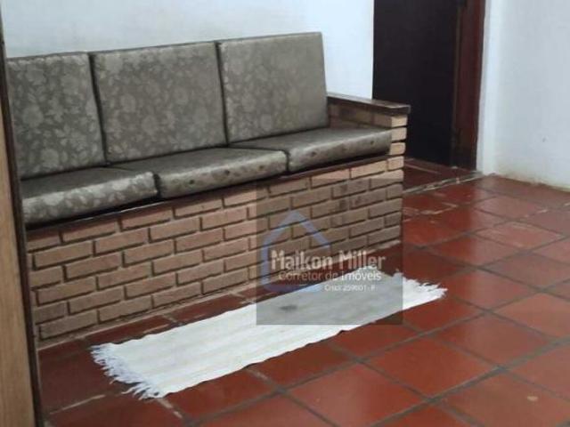 Casa e edícula bem localizado
