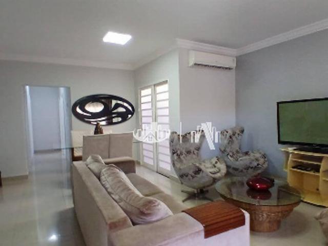 Casa e Sobrado em Condomínios para alugar com 1 Suíte + 2 Quartos em Bandeirantes, Londrina PR
