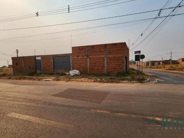 Casa e salão comercial em construção