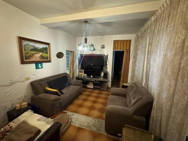Casa, edícula e um salão no Sítio Pinheirinho, 300m2