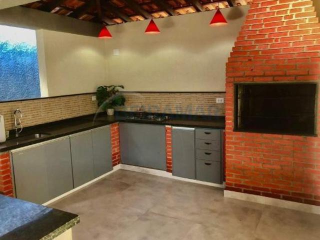 Casa Elegante com 3 Suítes, Lazer e Hidromassagem no Condomínio Lua Nova Vicente Pires