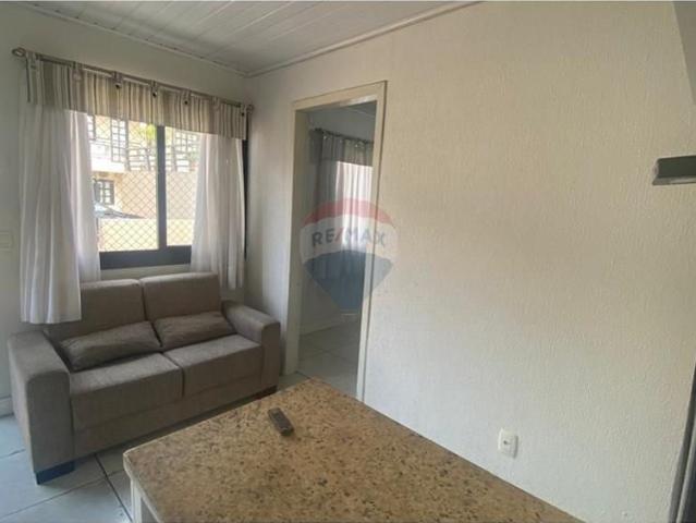 Casa Elegante em Condomínio Residencial e Fechado: Conforto e Segurança