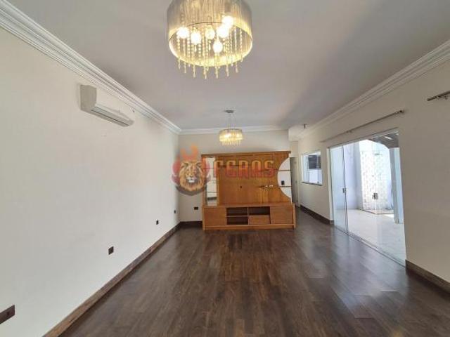 CASA ELEGANTE! 3 suítes, quintal grande com piscina no Residencial Lago da Serra