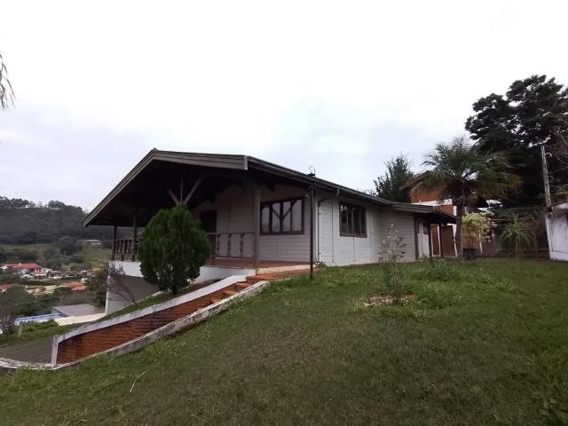Casa em Madeira e Alvenaria em Aguas de Lindóia com vista para a natureza, disponível para locação