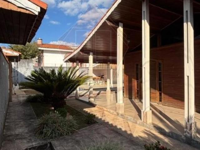 CASA EM MADEIRA PRÉ CONSTRUIDA DE 691M² AC COM 3 QUARTOS 1 SUITE, COZINHA PLANEJADA, 3 VAGAS E CHU