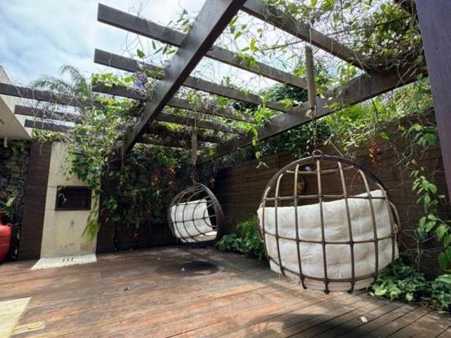 Casa em maresias condomínio pé na areia