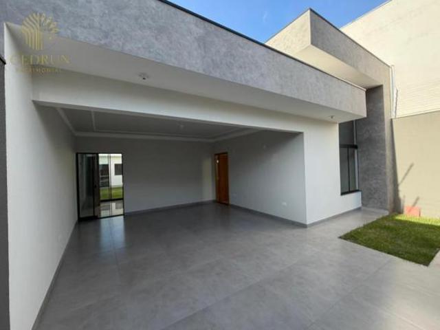 Casa em Maringá, próxima à Av. Pedro Taques, com 3 quartos, 150 m², 2 suítes e espaço para piscina