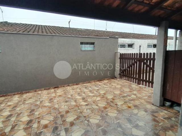 Casa em Matinhos com 3 quartos sendo 1 suíte a 290 metros do mar em Matinhos
