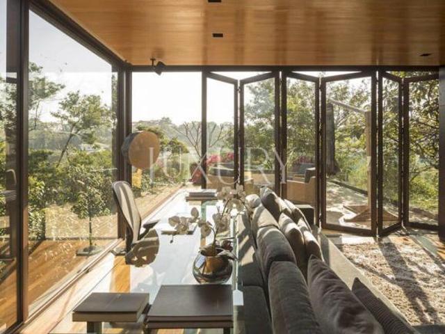 Casa em meio à natureza na Cidade Jardim – Projeto Fernanda Marques