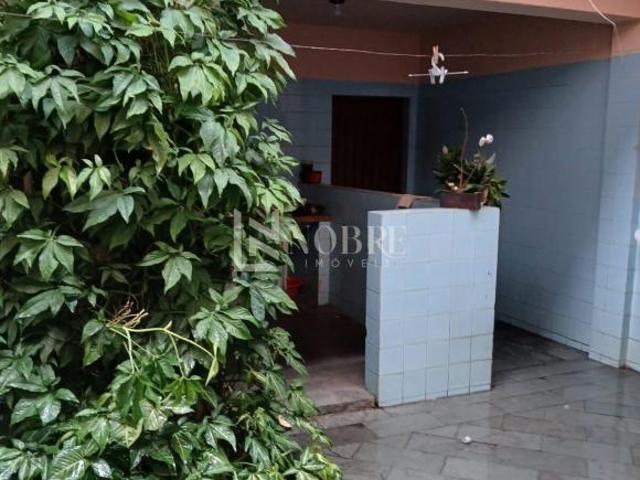 Casa em Meio Lote com 239 m² no Bairro Cariru – 3 Quartos e Terraço